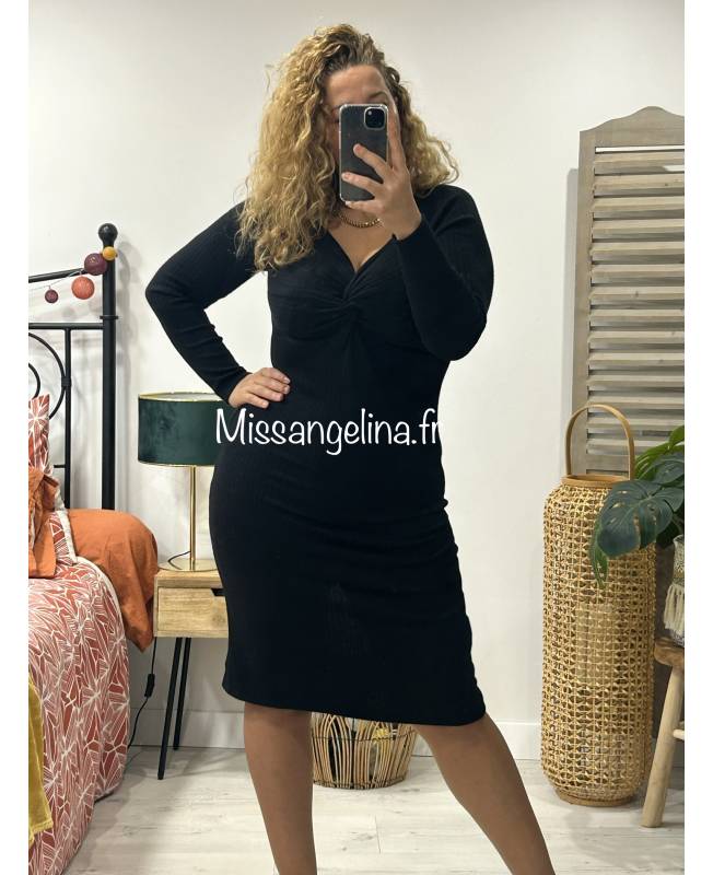 ROBE EN LAINE NOIRE AU JOLIE DÉCOLLETÉ. ENVOIS RAPIDE